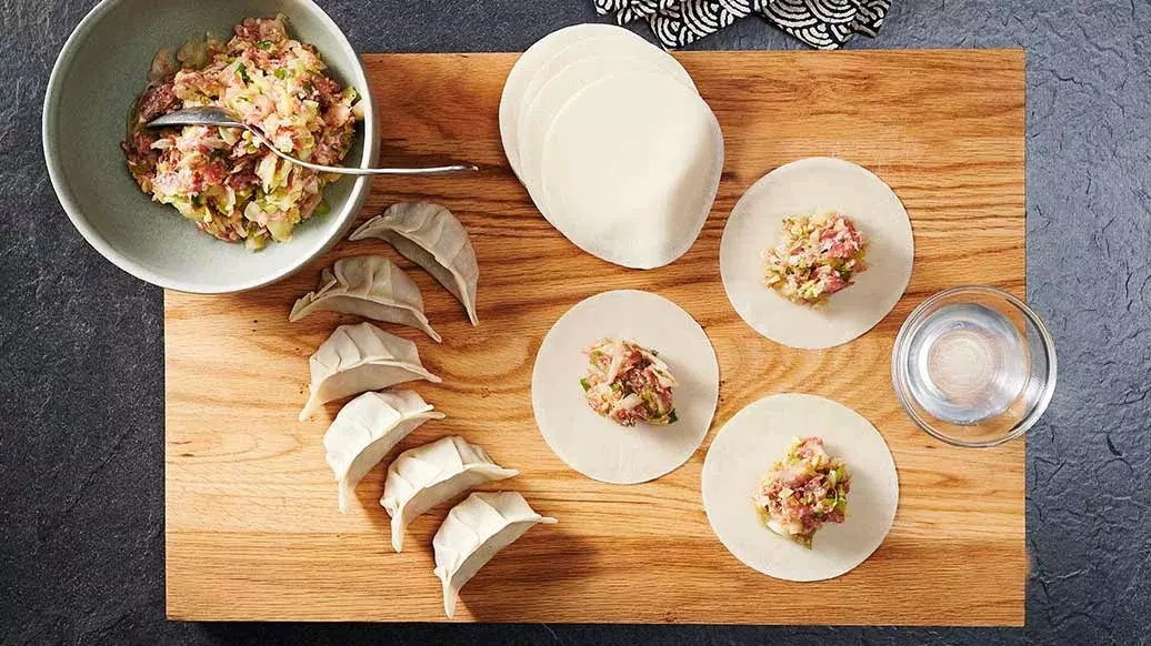Gebratene Gyoza mit 3 Saucen | Kikkoman