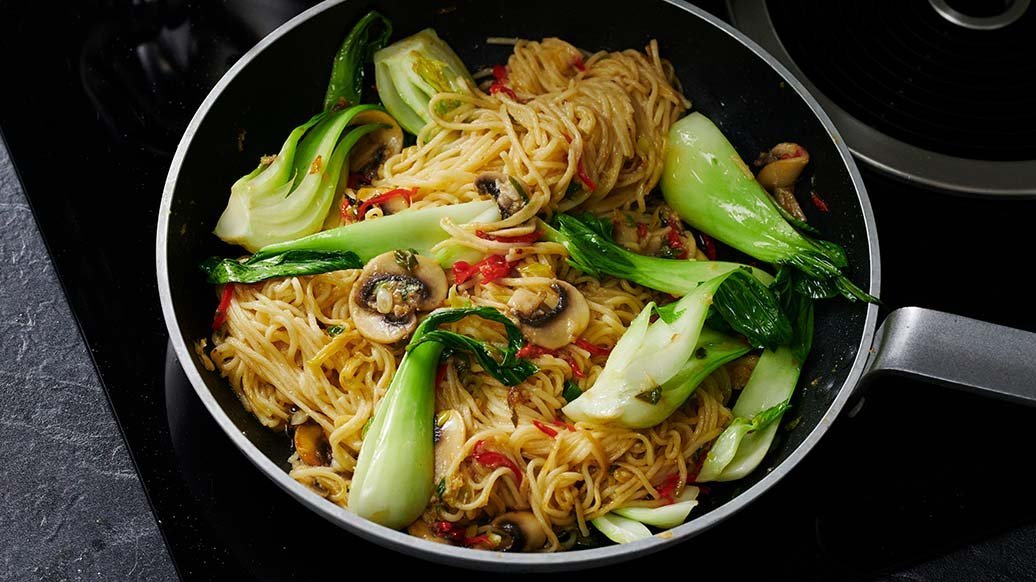 Gebratene Nudeln mit Pak Choi - Rezept | Kikkoman