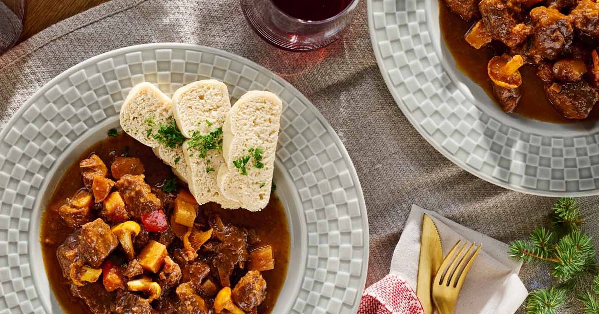 Böhmisches Hirschgulasch mit Pilzen | Rezept | Kikkoman