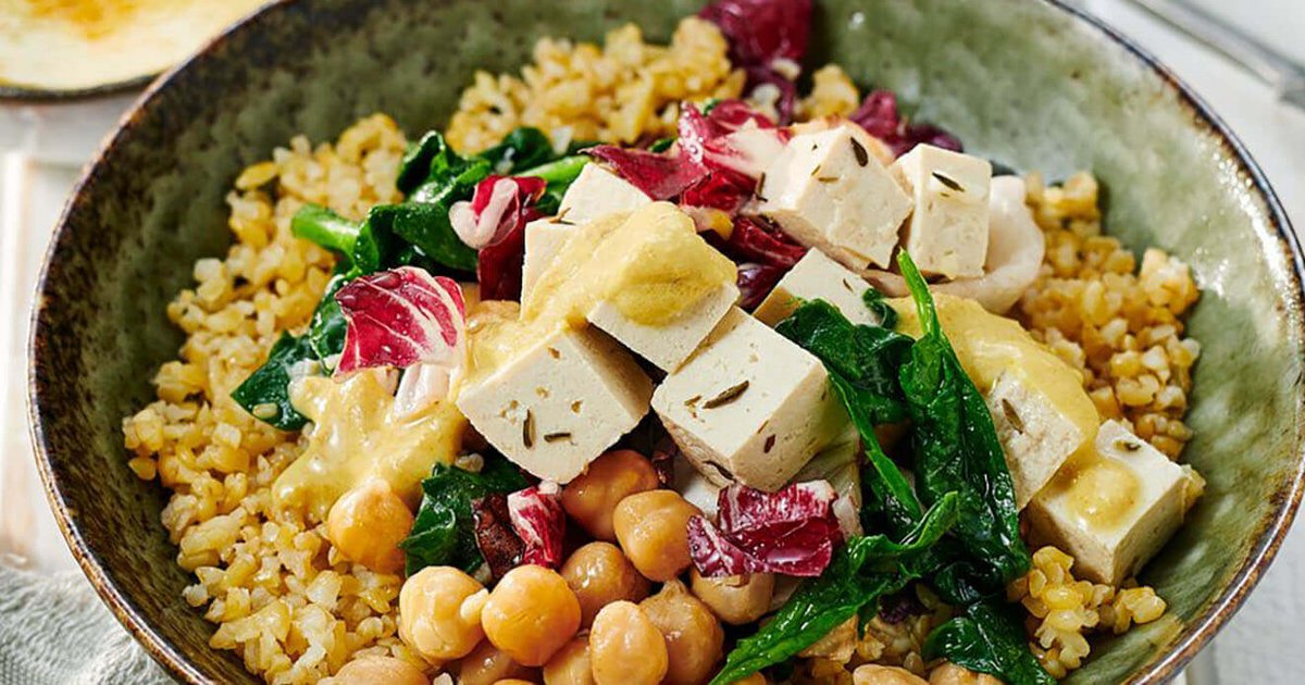 Healthy Bulgur & Kichererbsen-Bowl mit veganem Feta | Rezept | Kikkoman