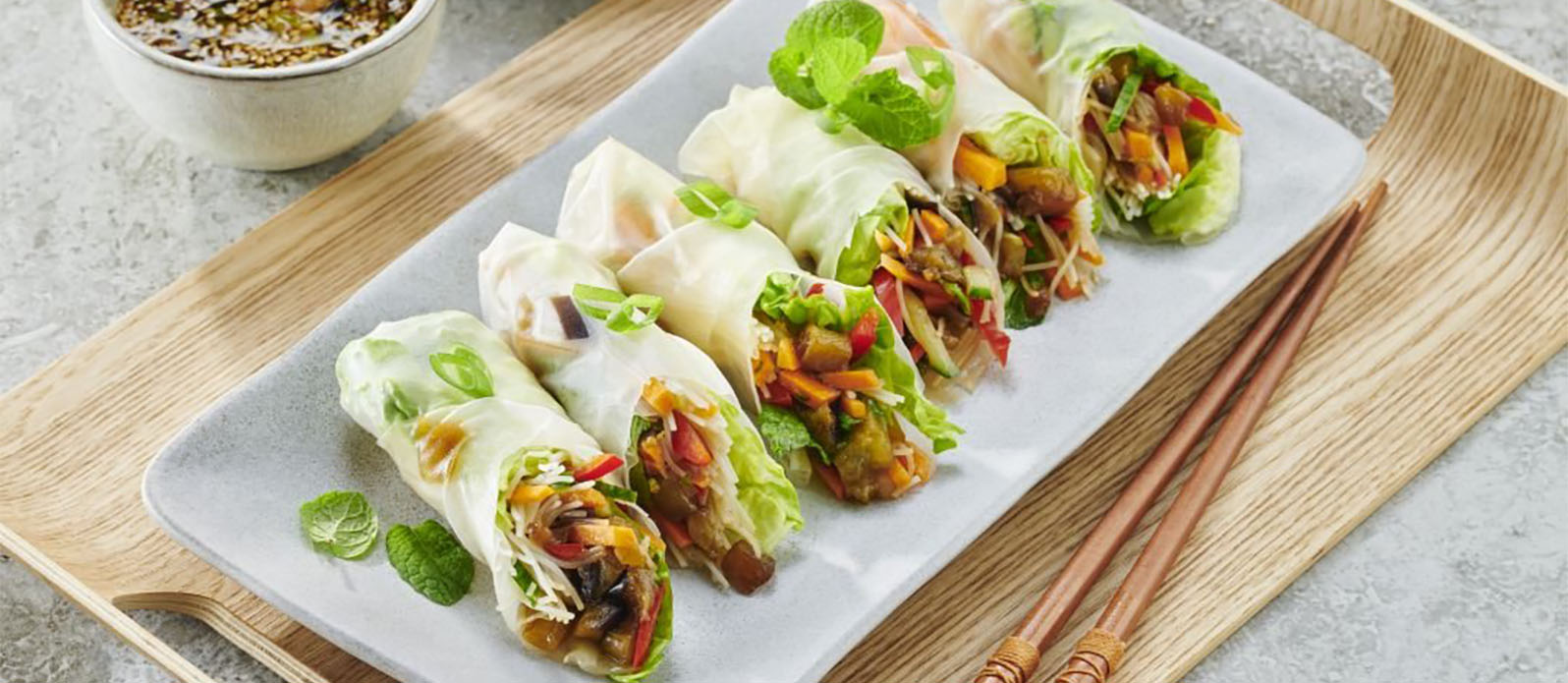 Frische Frühlingsrollen mit Teriyaki-Aubergine | Rezept | Kikkoman